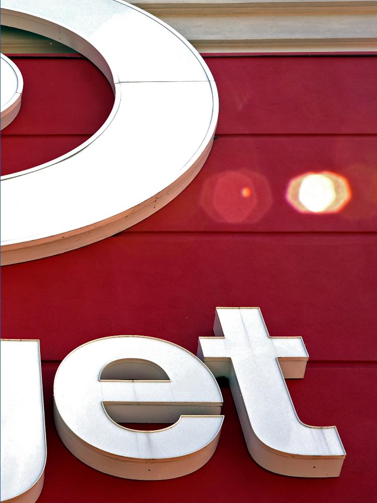 Target experiencing 'system issue' during last week of holiday shopping ...