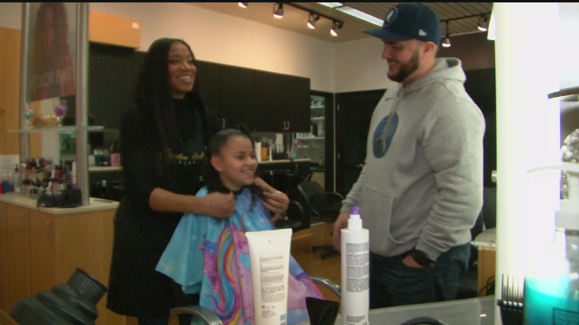 Minneapolis salon teaches dads to style their daughter's hair | wltx.com