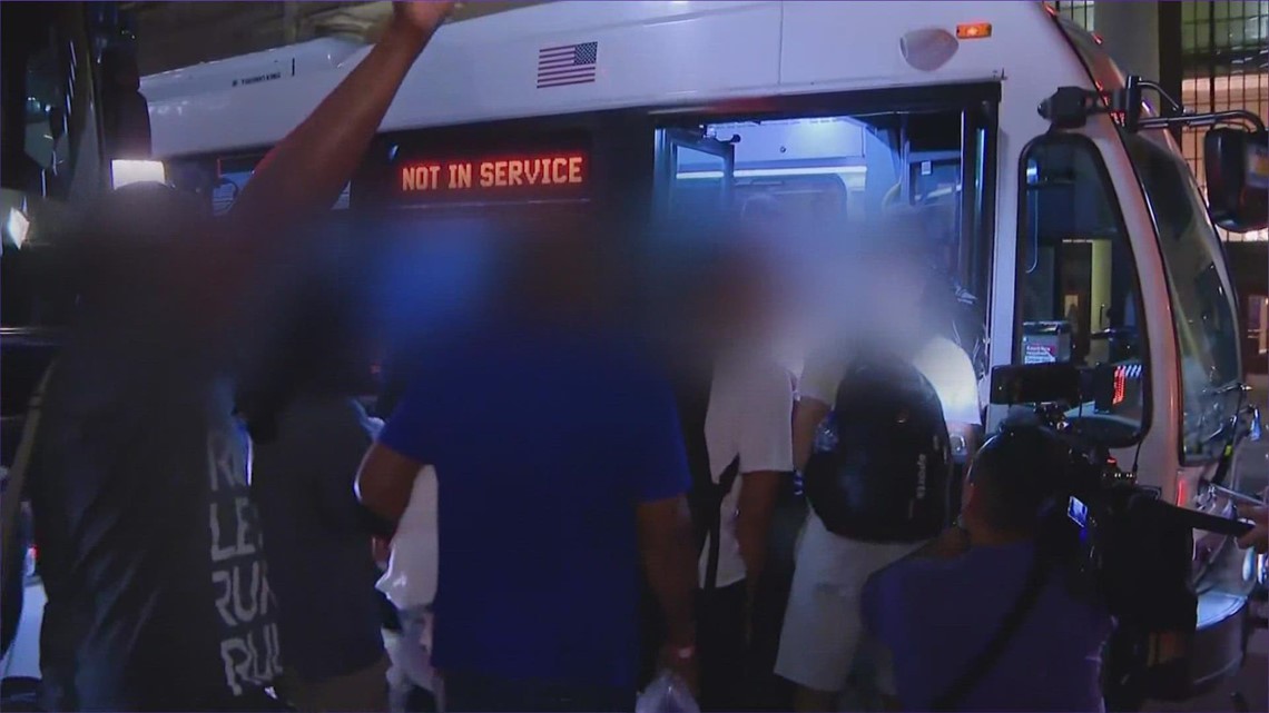 Texas sends busload of migrants to Chicago | wltx.com