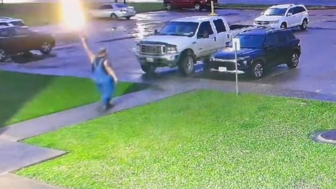 Video shows man shooting multiple times outside the Houston Co. Sheriff ...