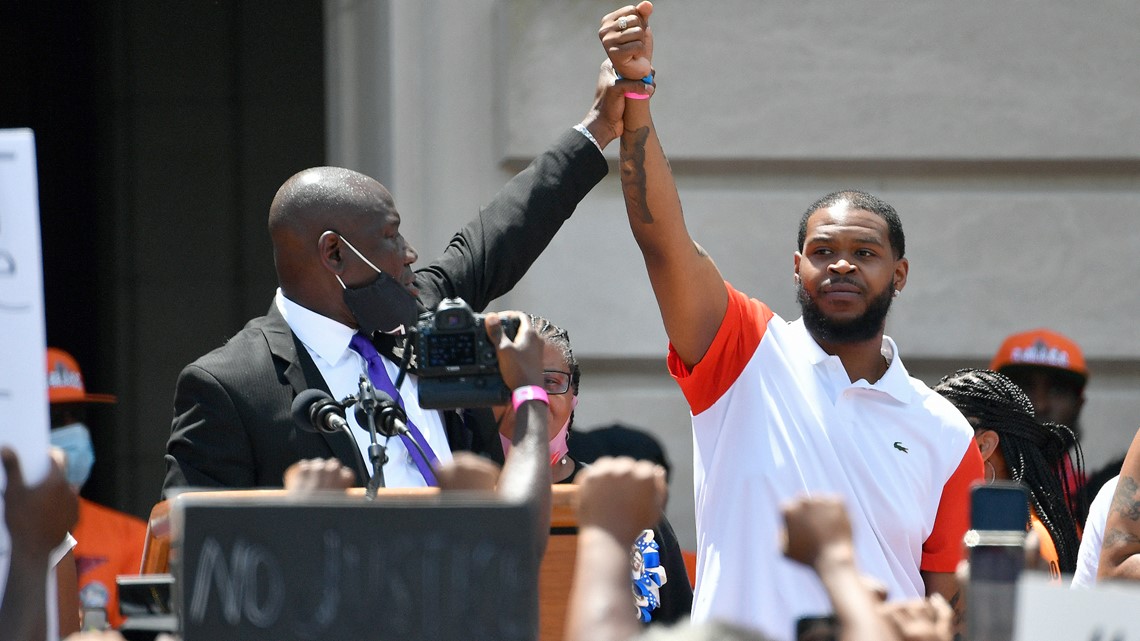Breonna Taylor's boyfriend, Kenneth Walker, settles lawsuits | wltx.com