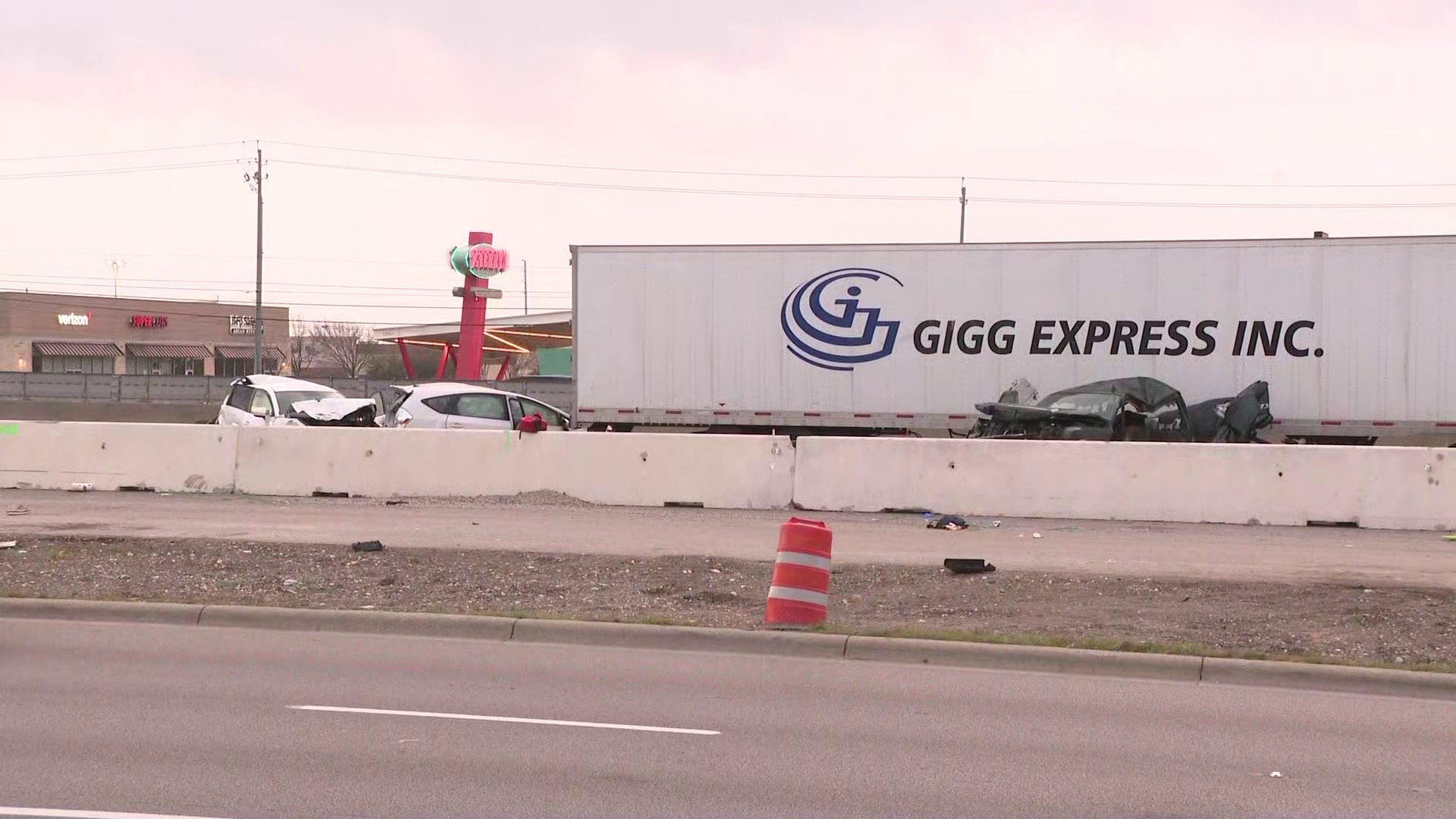 Man charged after deadly I-35 crash in Austin kills five, injures 11 ...