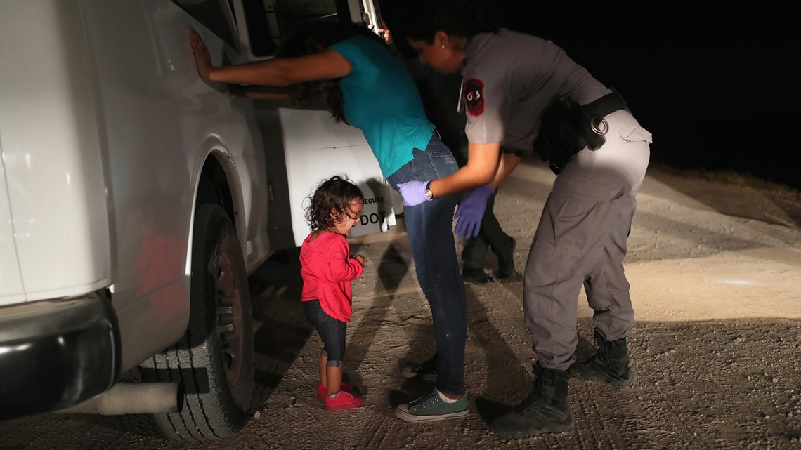Crying girl in border photo wasn't separated from her mom, father says ...