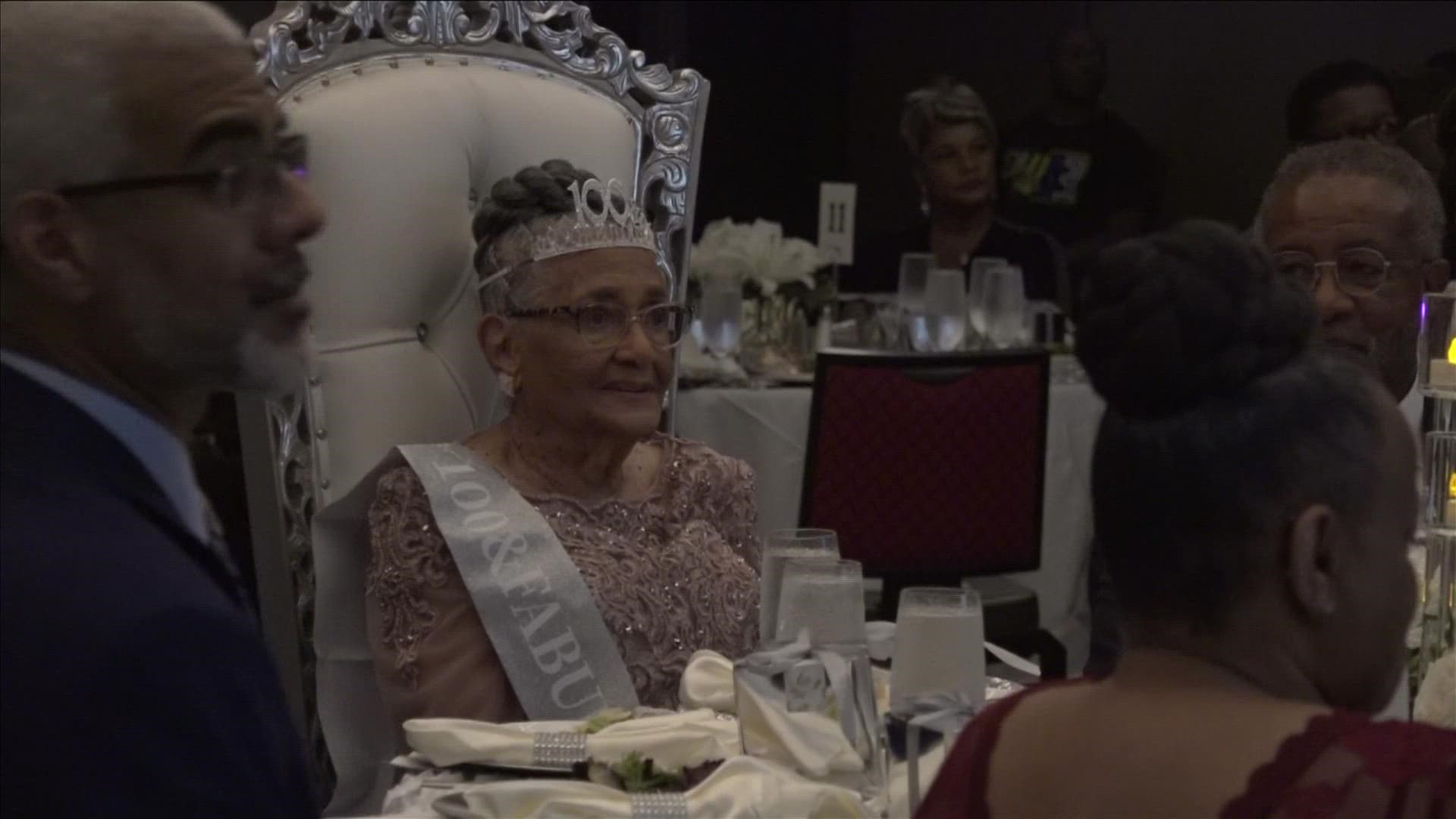 Memphis woman celebrates 100th birthday with family event | wltx.com
