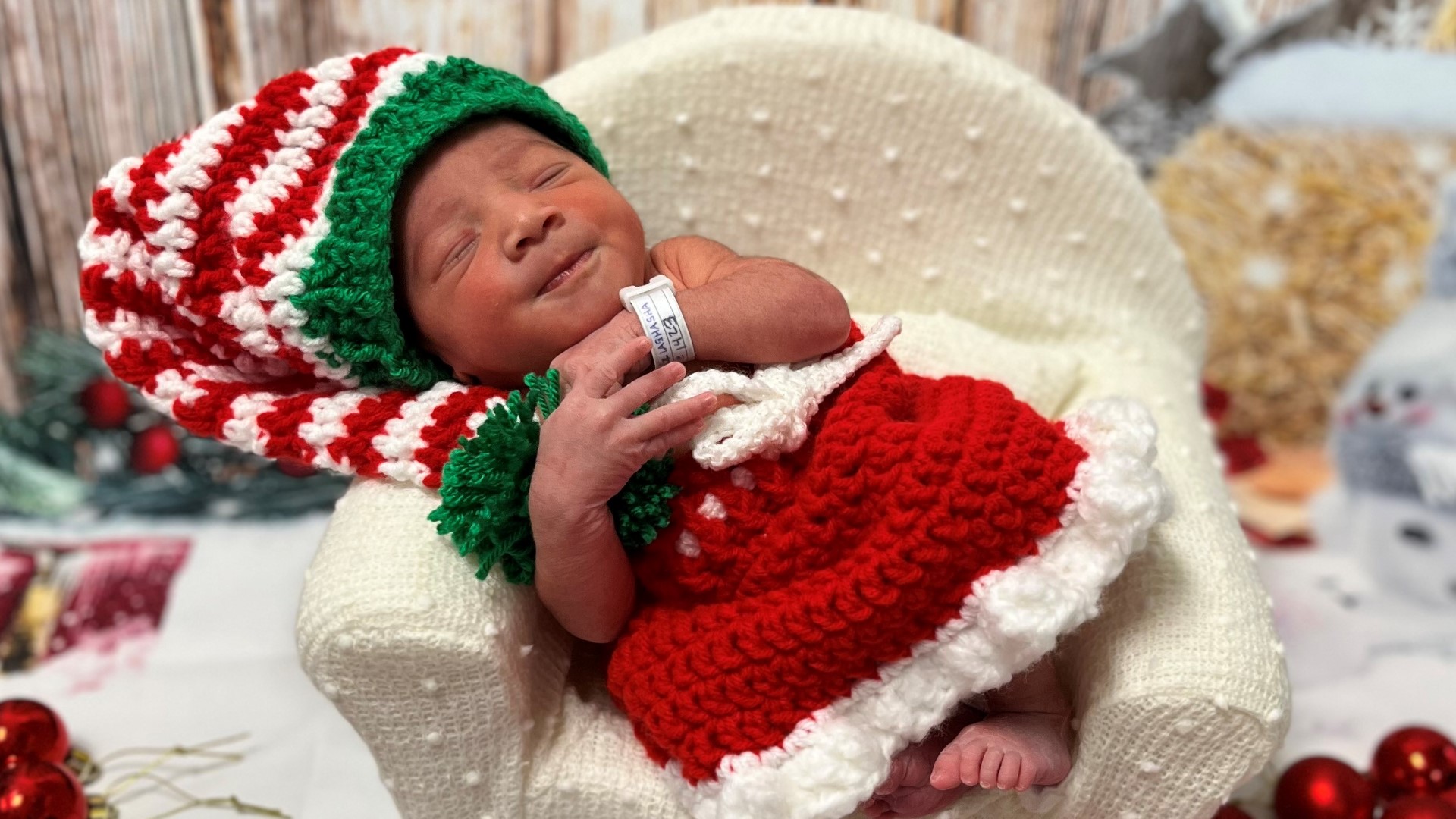 Memphis NICU babies dress up for Christmas | wltx.com