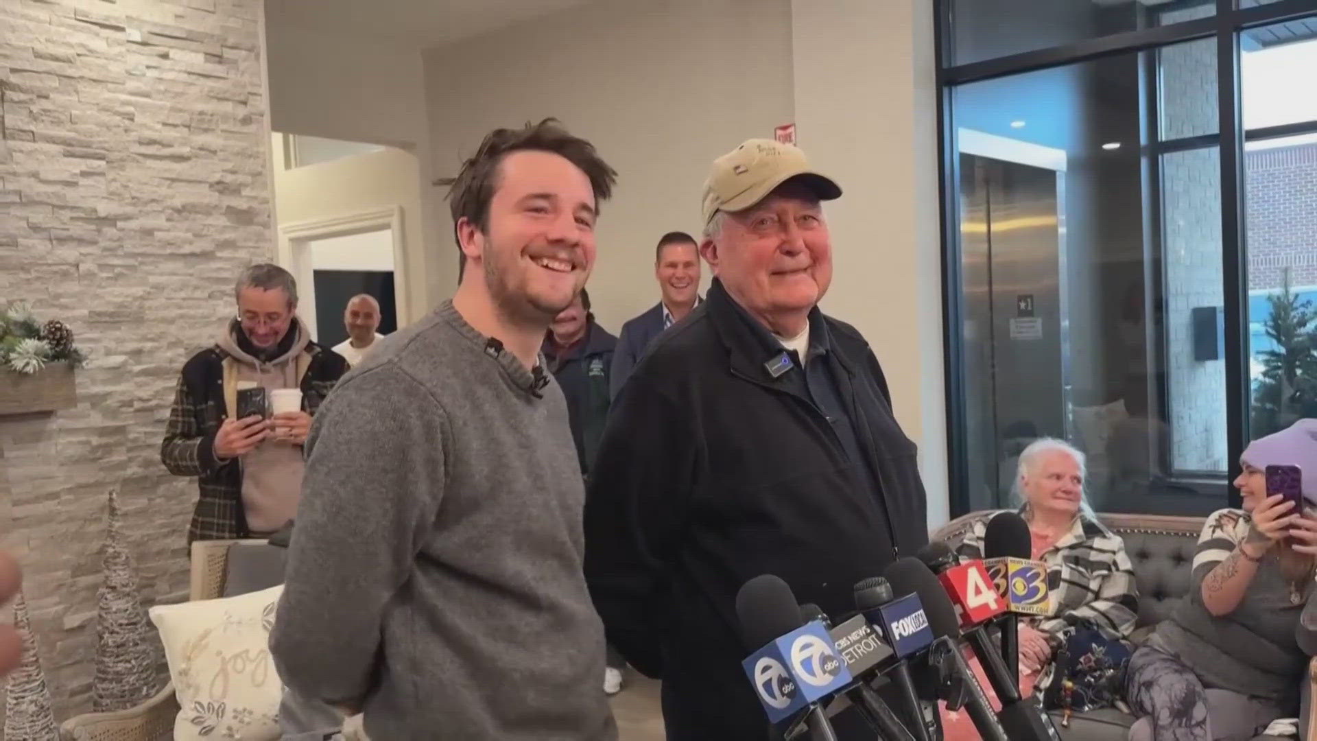 'Oh, my God' — 88-year-old Michigan grocery cashier overwhelmed by ...