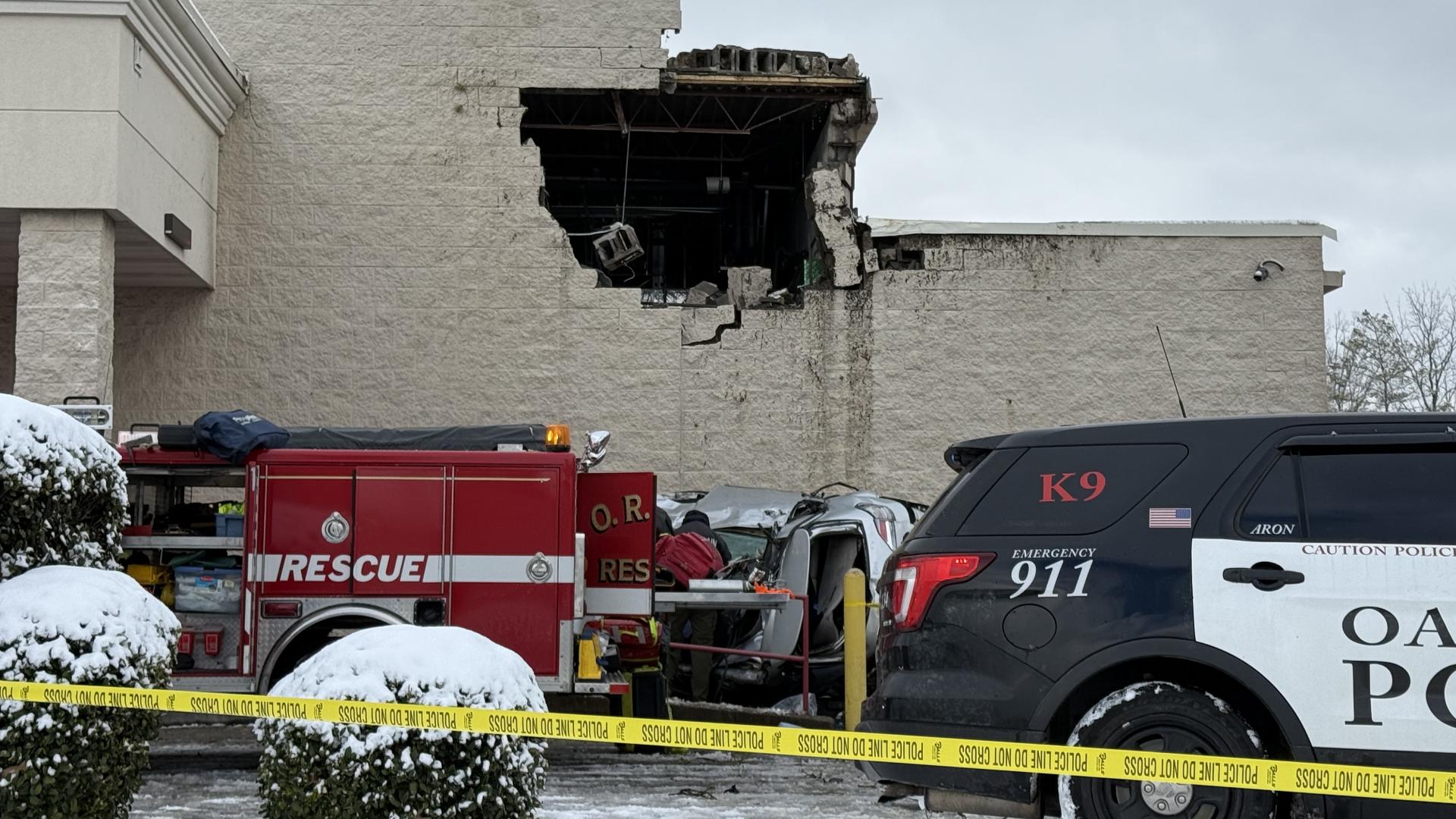 Two dead after car crashes into Food City in Oak Ridge, Tennessee ...