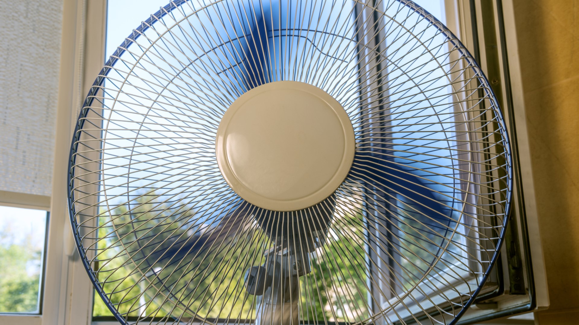 Triple-digit heat is here — and Columbia police are handing out fans ...