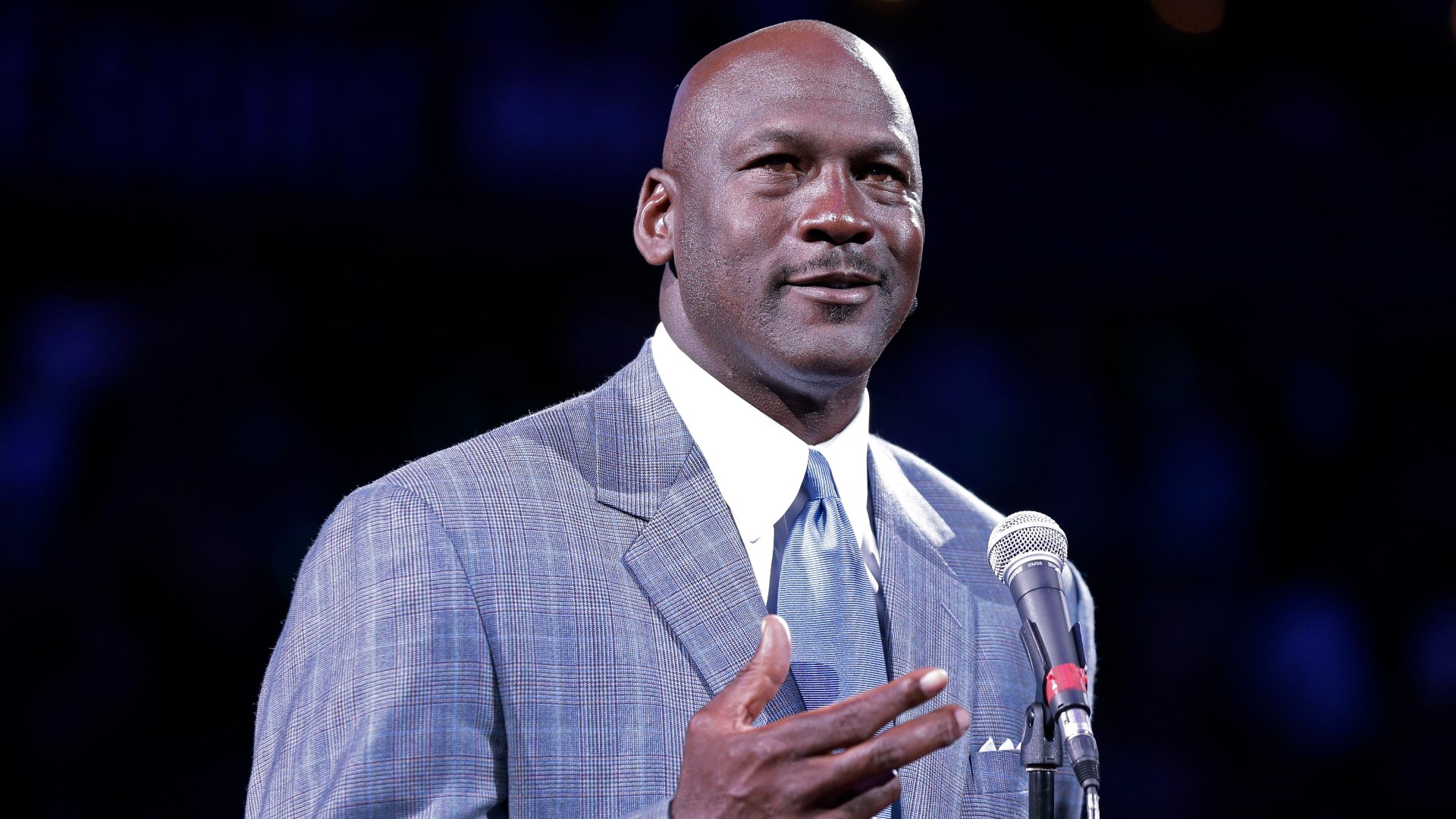 Michael Jordan is first pro athlete on Forbes | wltx.com