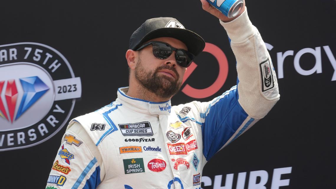 Ricky Stenhouse Jr. fined $75,000 for punching Kyle Busch | wltx.com
