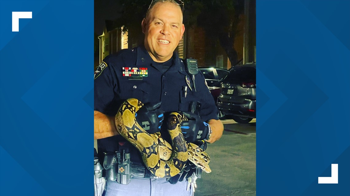 Irving Police snake whisperer Officer Stephen Burres III | wltx.com