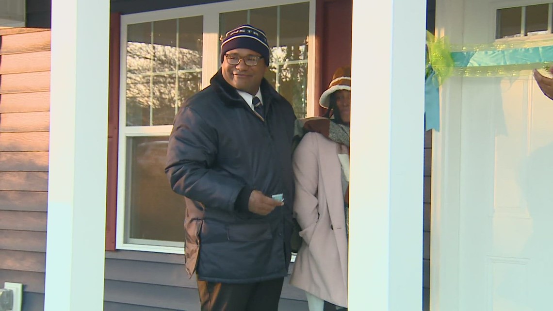 Family of 7 gifted house built by first responders | wltx.com