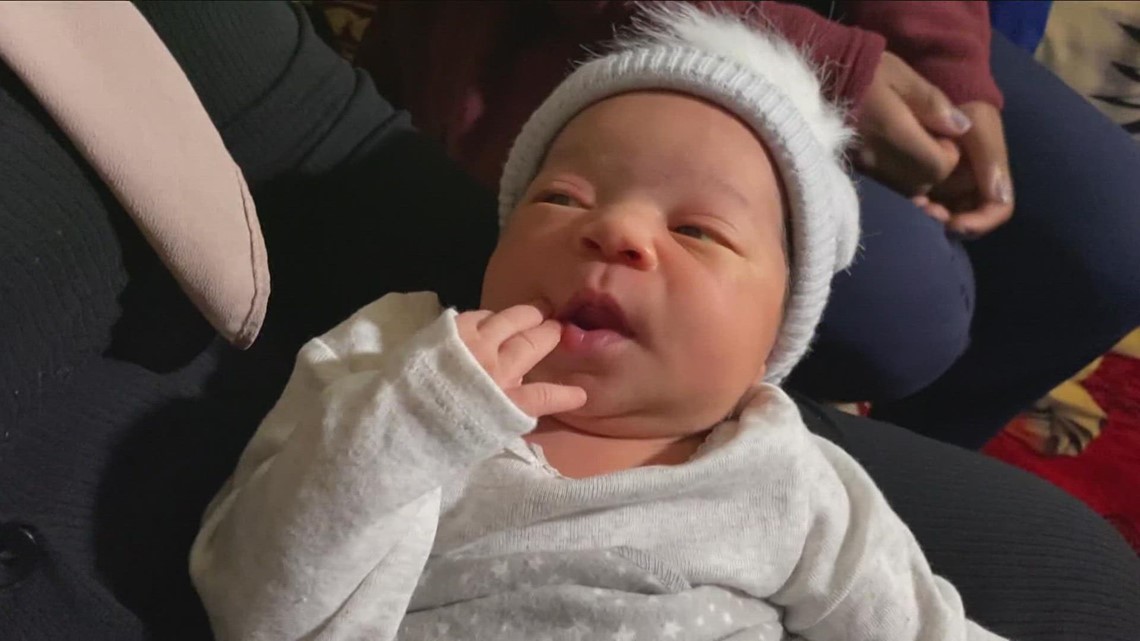 3 doctors help deliver blizzard baby on Christmas Day | wltx.com