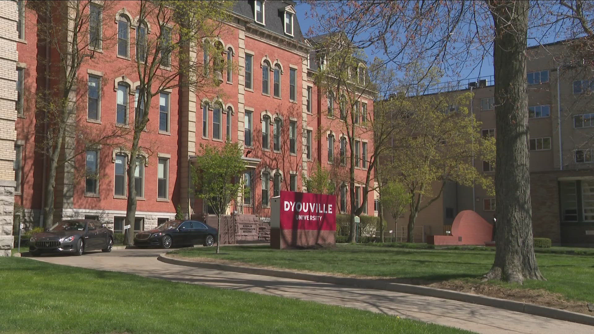 Students, faculty upset over AI robot 'Sophia' giving commencement ...