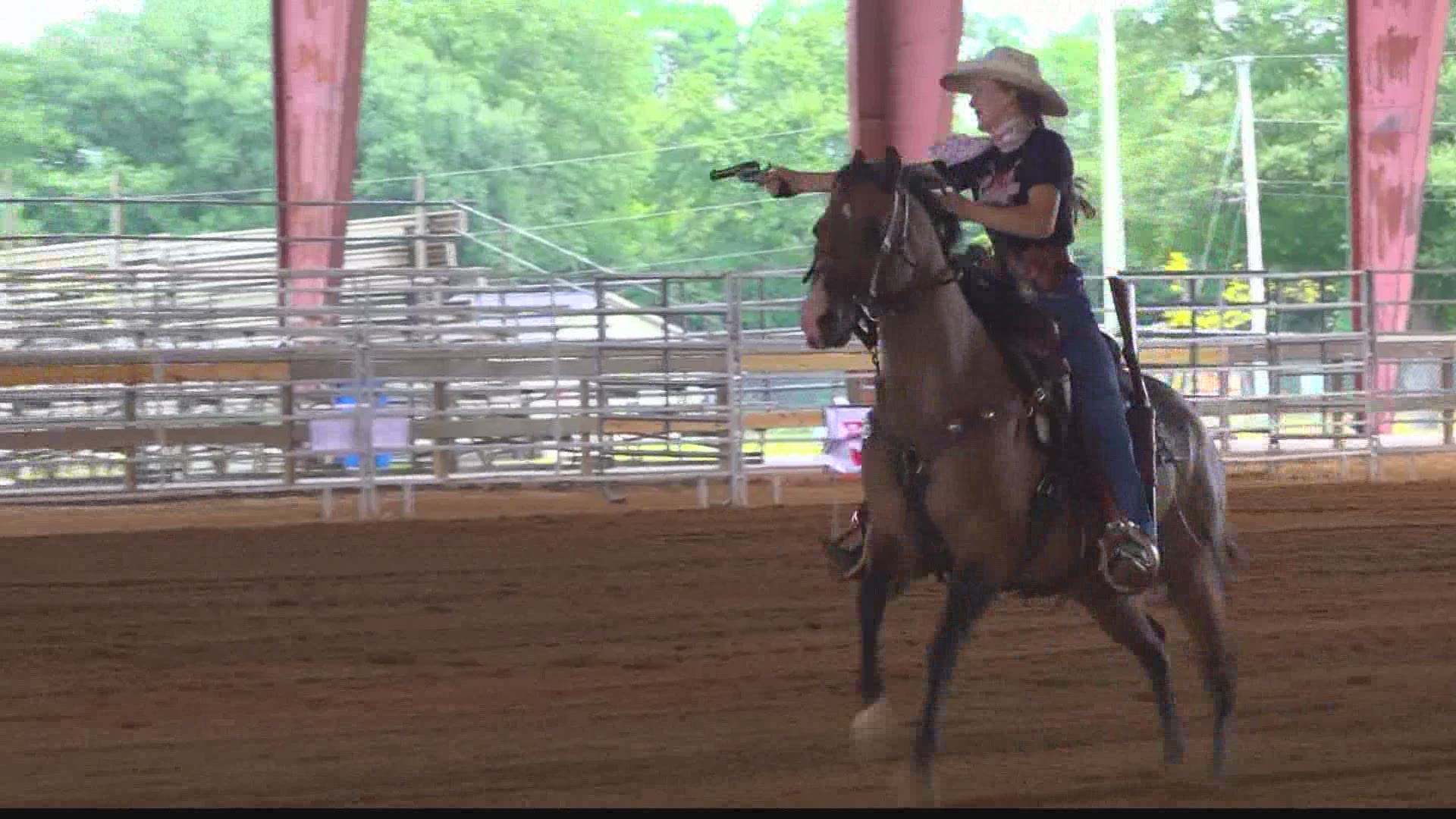 Riders saddle up for South Congaree Rodeo | wltx.com