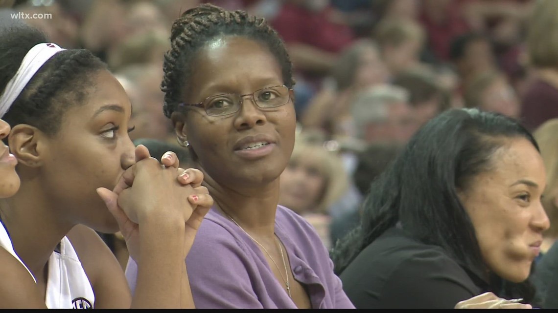 Nikki McCray Penson, coaching and basketball star, dies at 51 | wltx.com