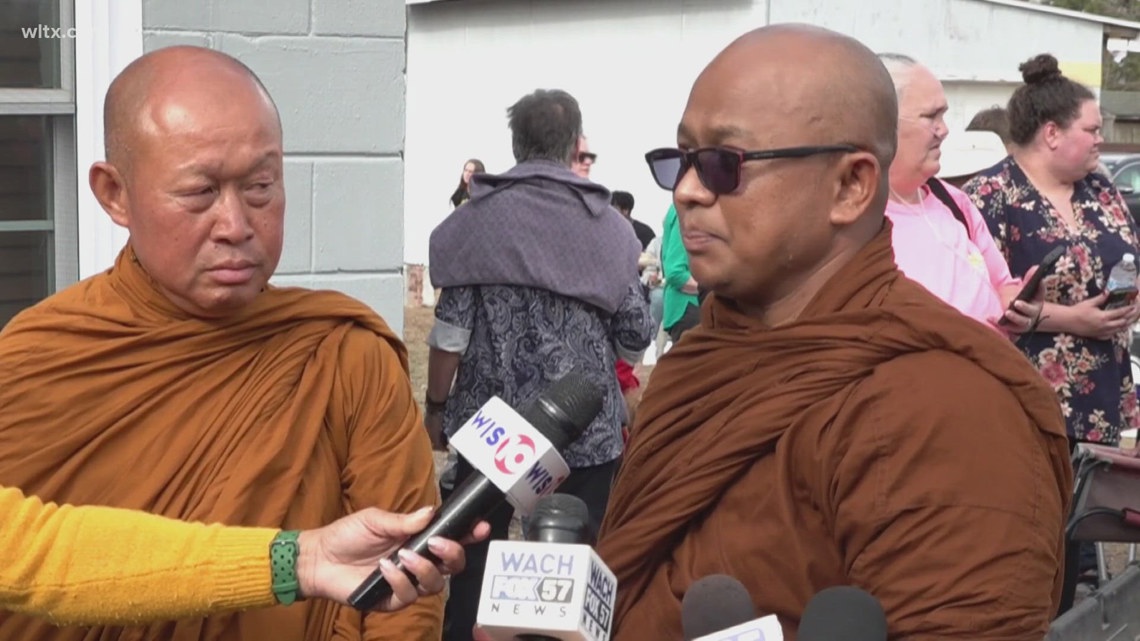 Monks make their way through Lexington | wltx.com