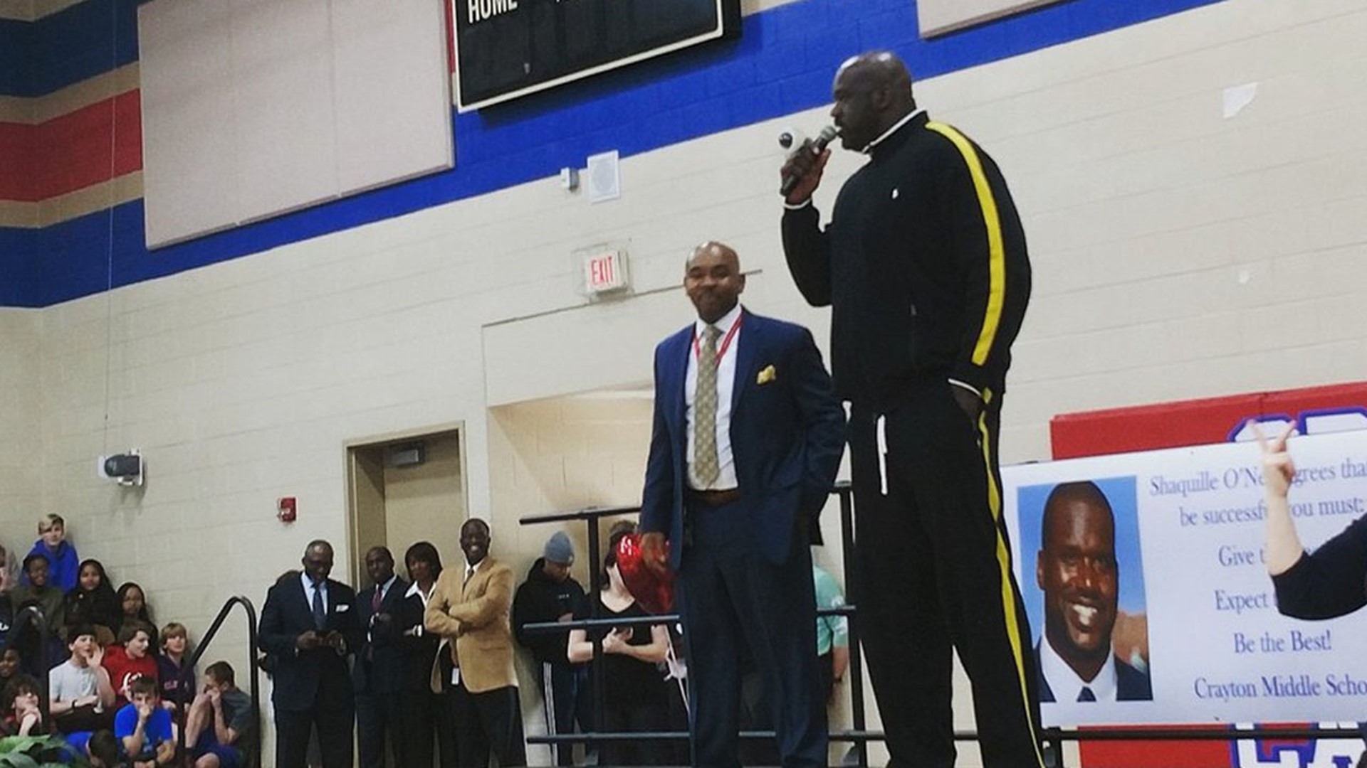 Shaquille O'Neal visits Columbia school to reward students | wltx.com