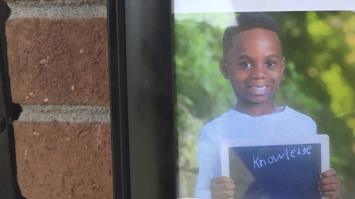 Family honors Knowledge Sims one year after he was killed | wltx.com