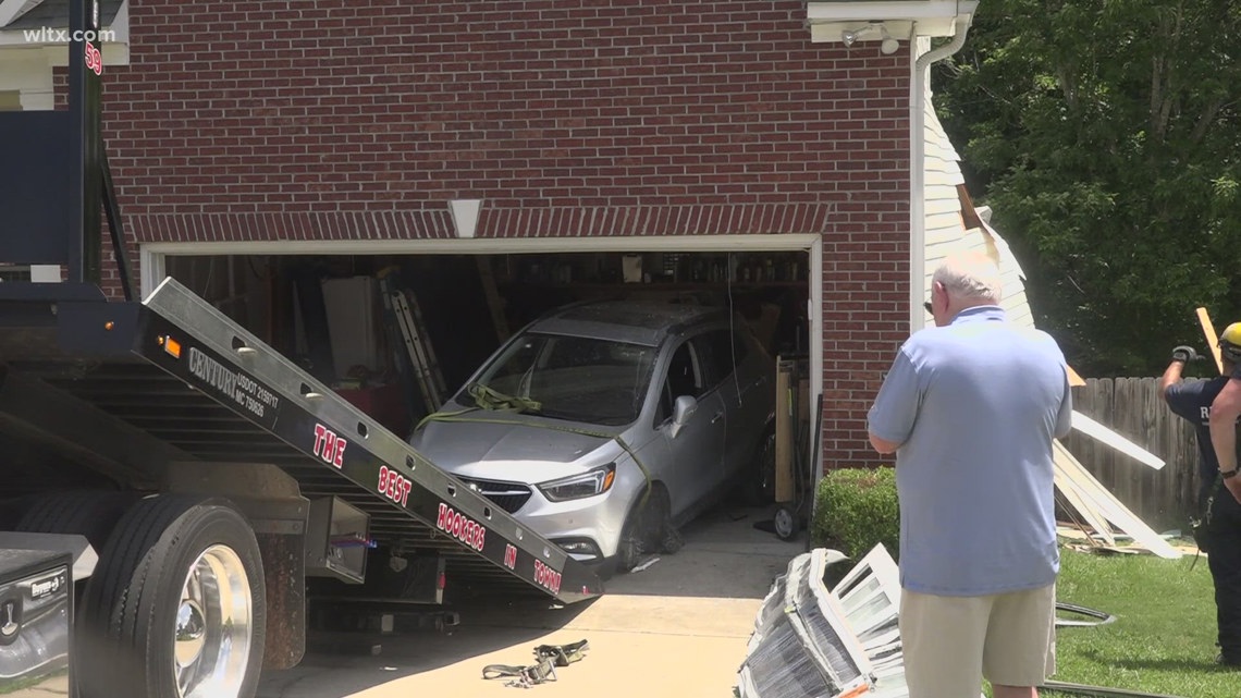 Woman crashes car into neighbor's garage, no one injured | wltx.com