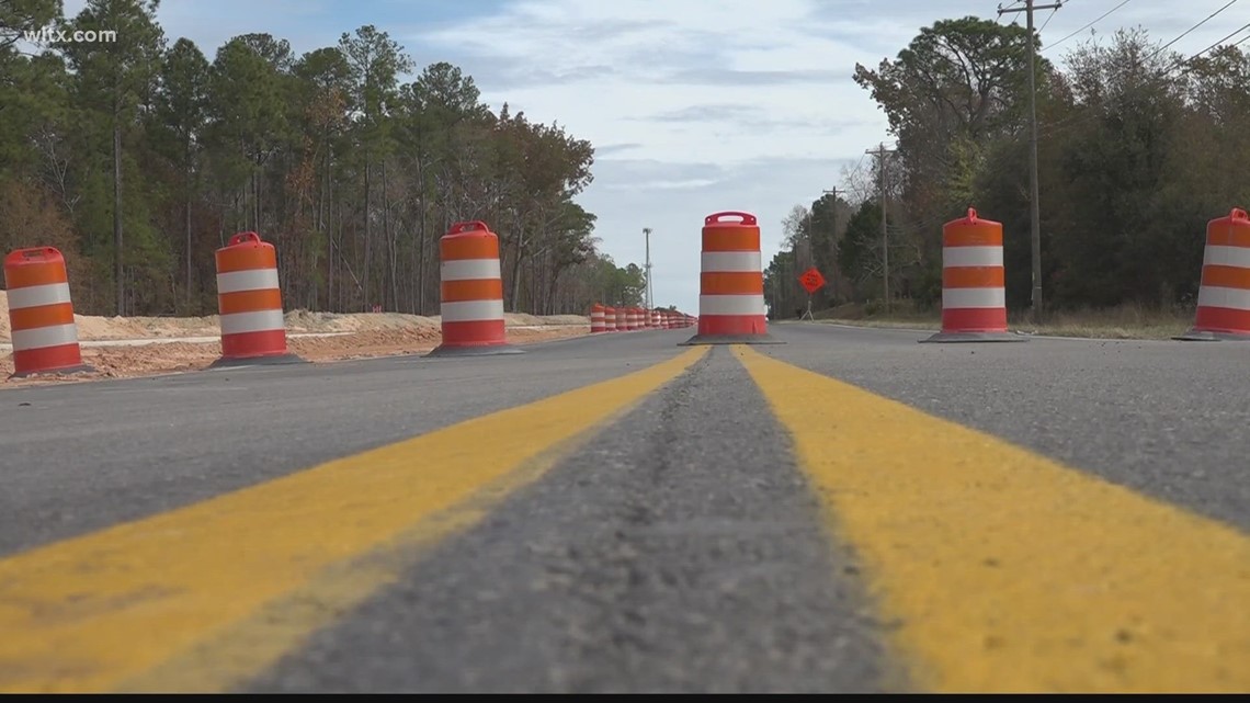 Gas line break blocks part of Leesburg road | wltx.com