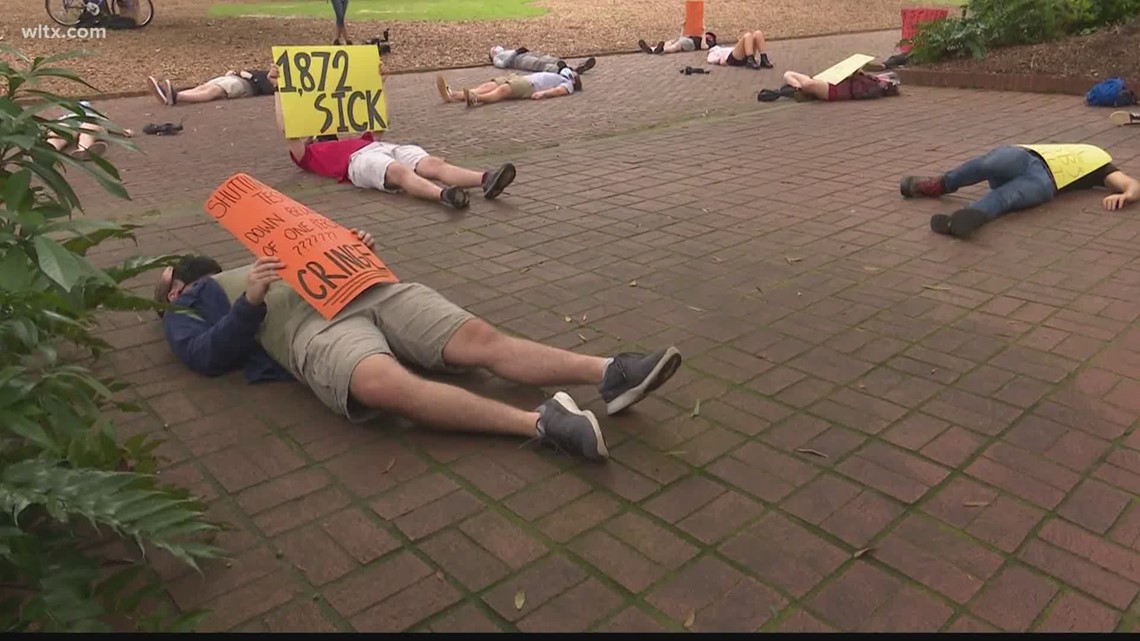 USC students protest university's handling of coronavirus | wltx.com