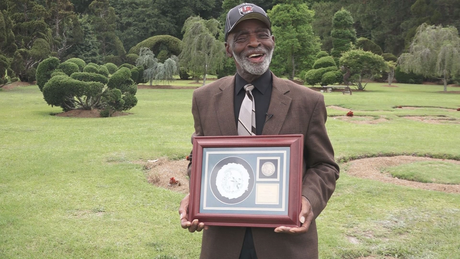 Renowned topiary artist Pearl Fryar passes away | wltx.com