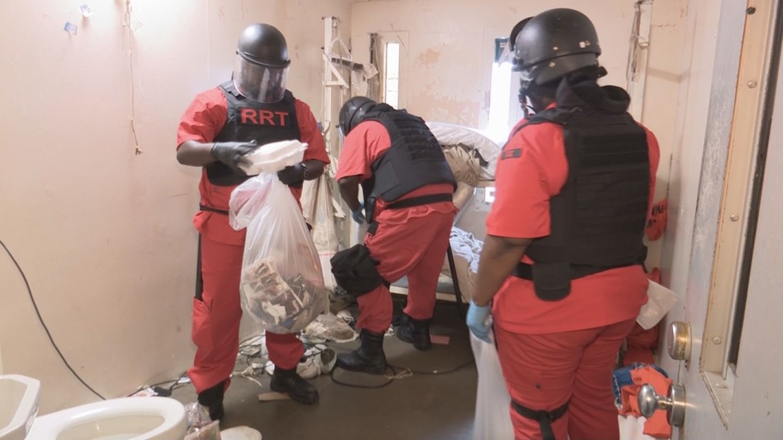 Knives, illegal cell phones flooding South Carolina prisons | wltx.com