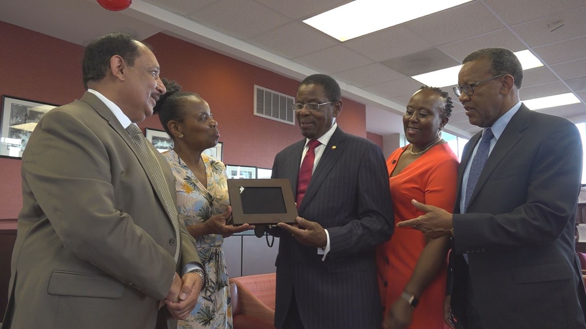 Claflin community bids a fond farewell to longtime President | wltx.com