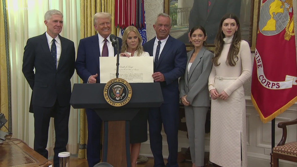 Robert F. Kennedy Jr. is sworn in as Trump's health chief | wltx.com