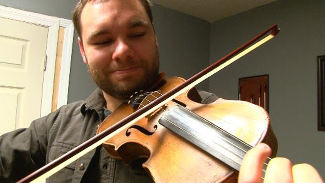 Blythewood man fiddling to the top | wltx.com