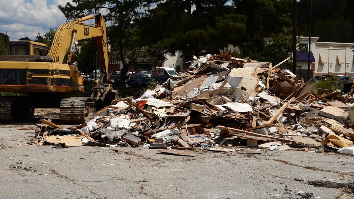 Subway Restaurant Damaged in Columbia Flood Finally Torn Down | wltx.com