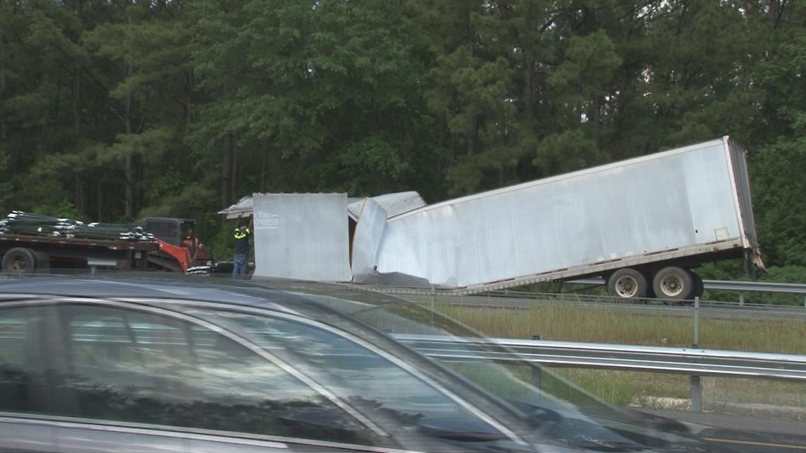 Tractor-trailer splits in half on I-77 in Columbia | wltx.com
