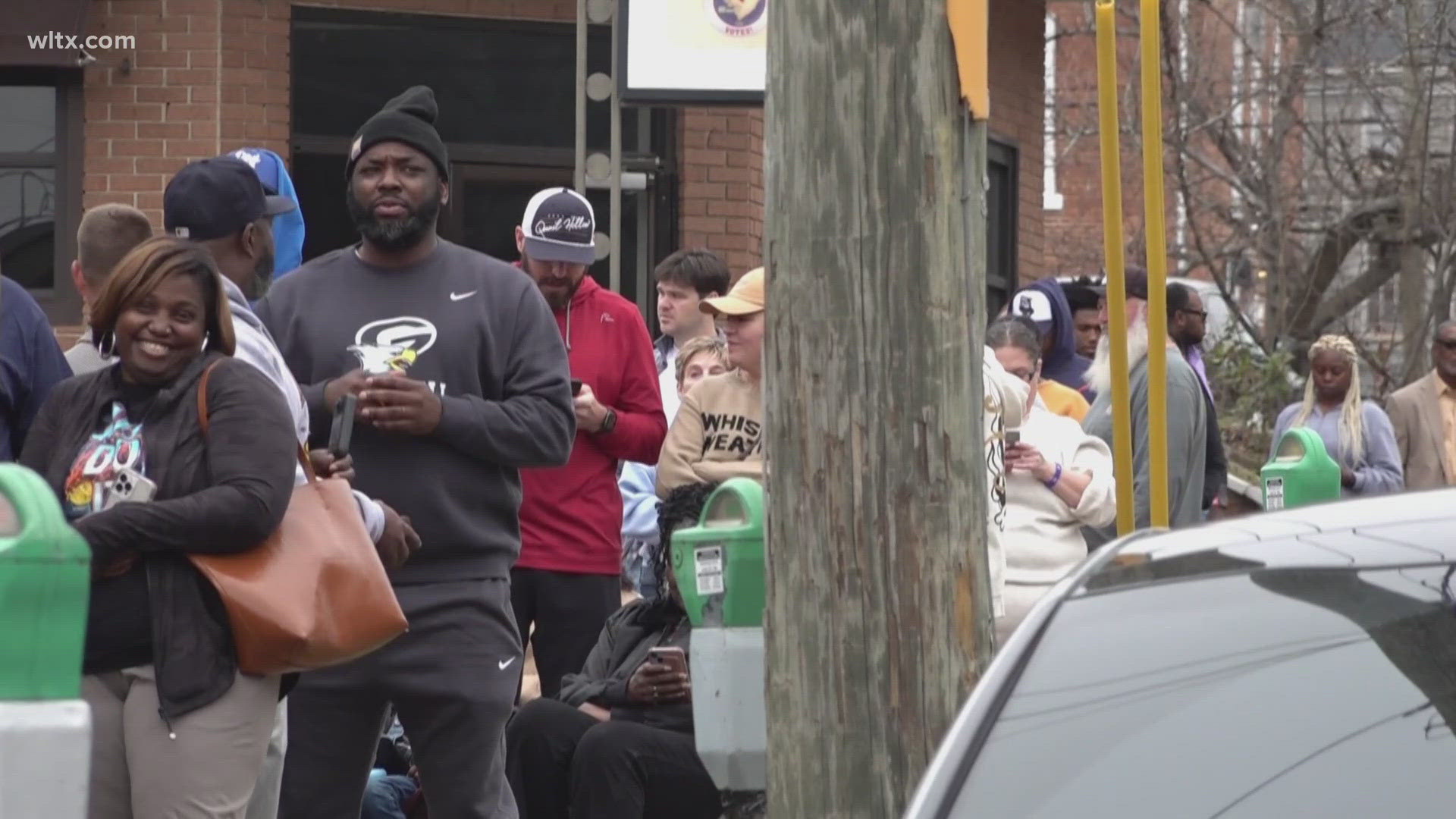 Long lines form as 2 Fat 2 Fly makes limited pop-up return to Columbia ...