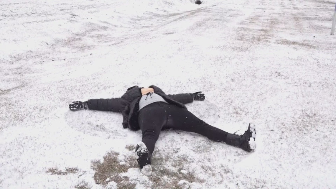 Snow sticking in Sumter as crews treat roads, residents enjoy rare ...