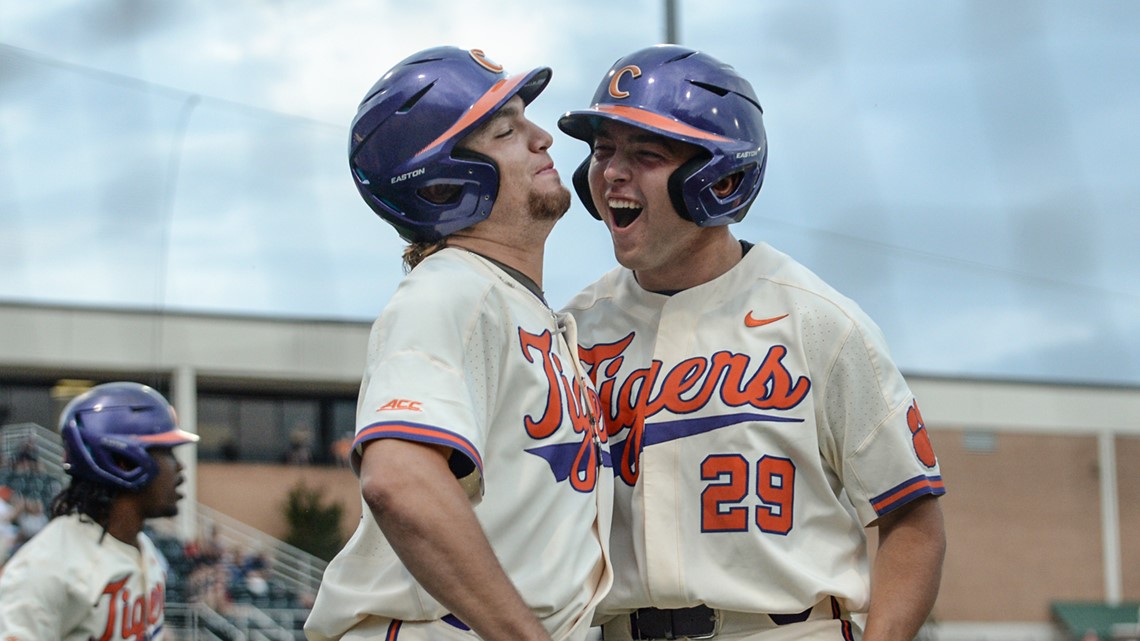 Clemson avoids the sweep, defeats South Carolina 7-2 | wltx.com