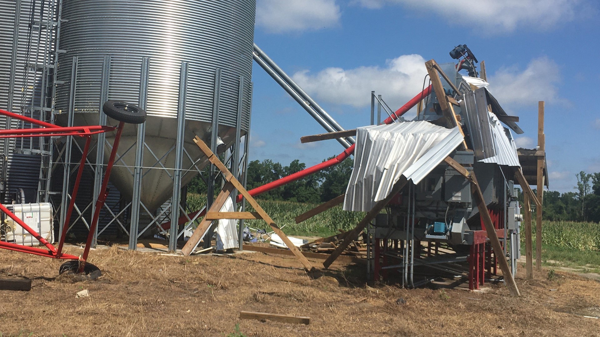 Clarendon County, SC tornado near New Zion damages farm equipment ...