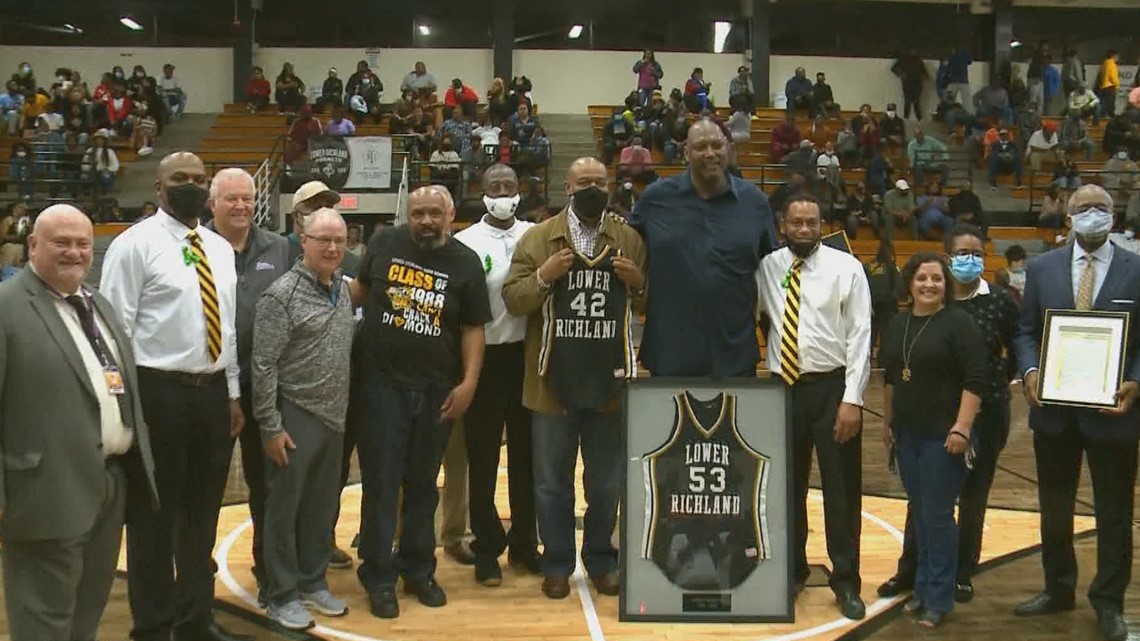 Lower Richland retires the jersey of Stanley Roberts | wltx.com