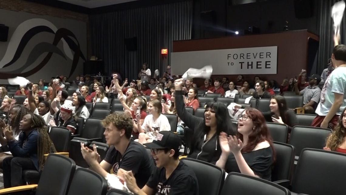 USC students prepare for championship celebrations after Final Four win ...