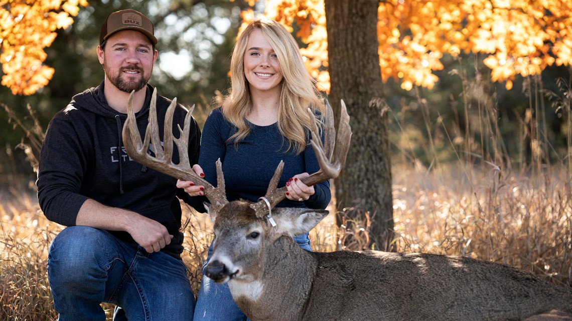 Woman kills huge buck on hunting trip, gets marriage proposal | wltx.com