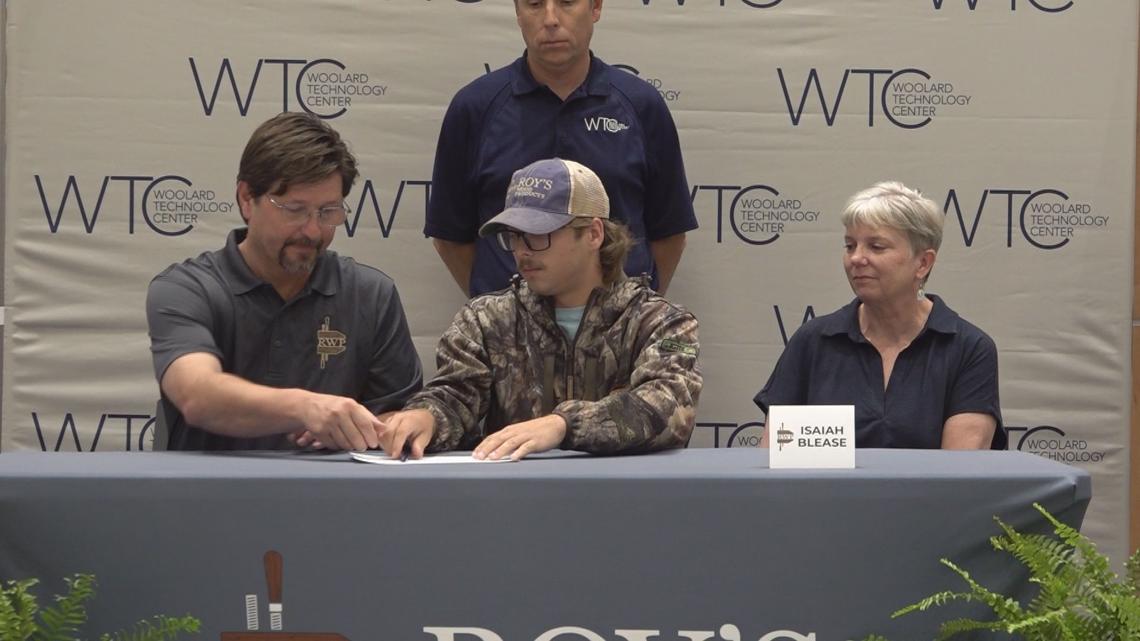 Woolard Technology Center hosts a signing day for students | wltx.com