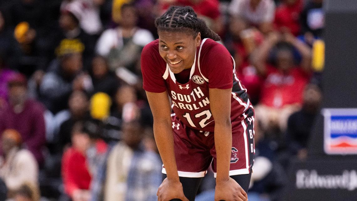 Fulwiley scores 17, No. 2 South Carolina uses 17-0 second-half run to ...