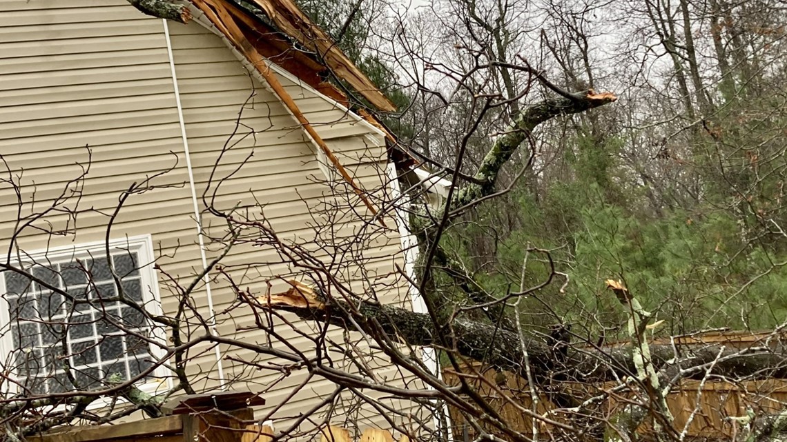 Power outages in South Carolina: Tens of thousands without lights ...