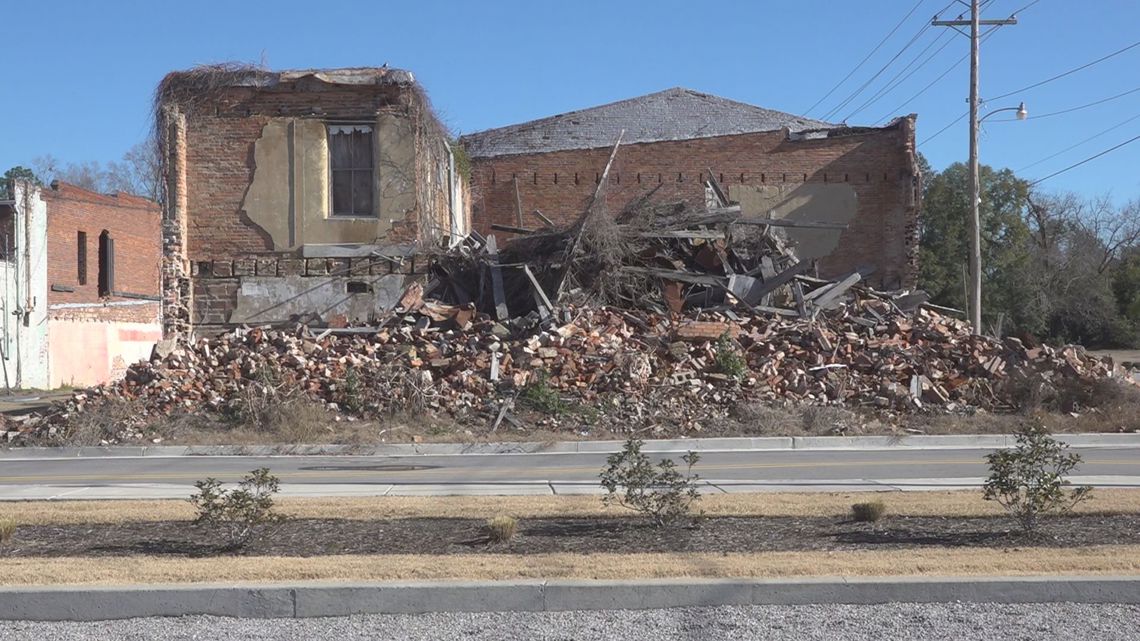 Bamberg's slow recovery continues over a year after EF-2 tornado | wltx.com