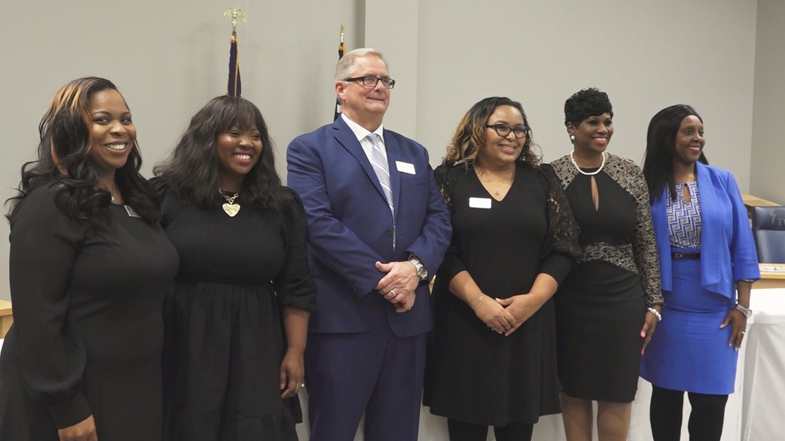 Richland School District Two oathes in four new board members | wltx.com