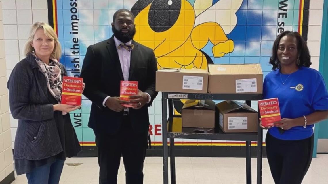 900 children given free dictionaries from Orangeburg Rotary Club | wltx.com