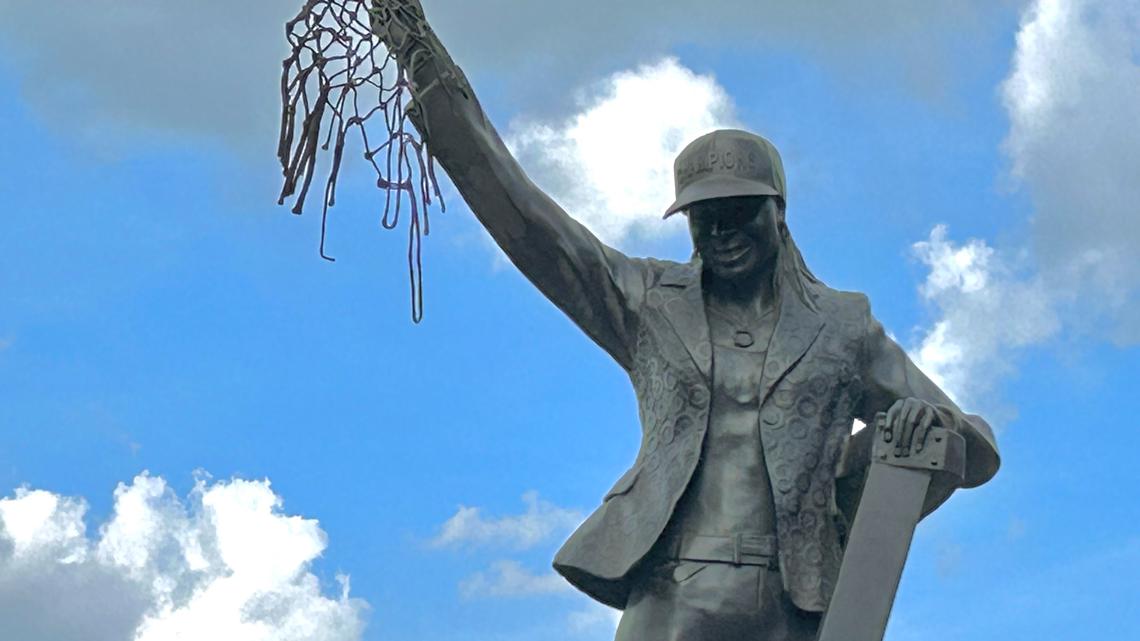 Dawn Staley statue ceremony: Here's where to watch it live | wltx.com