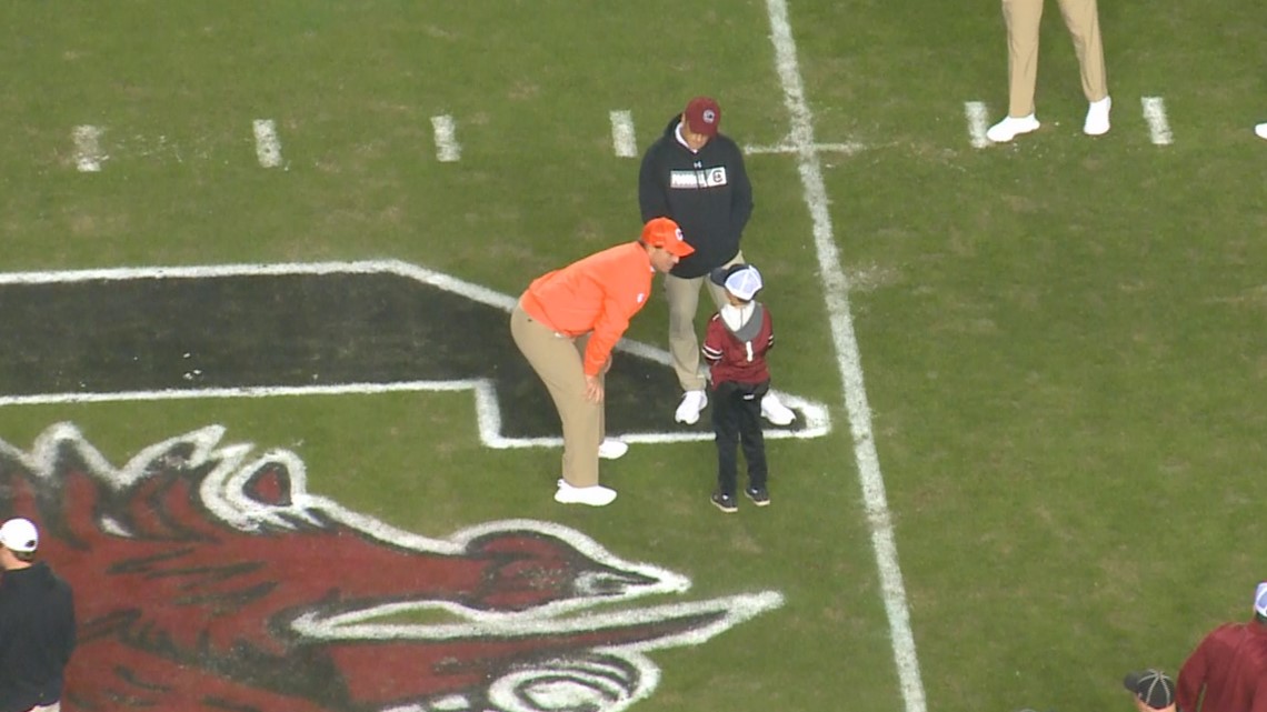 Dabo delivers his recruiting pitch to Hunter Beamer | wltx.com