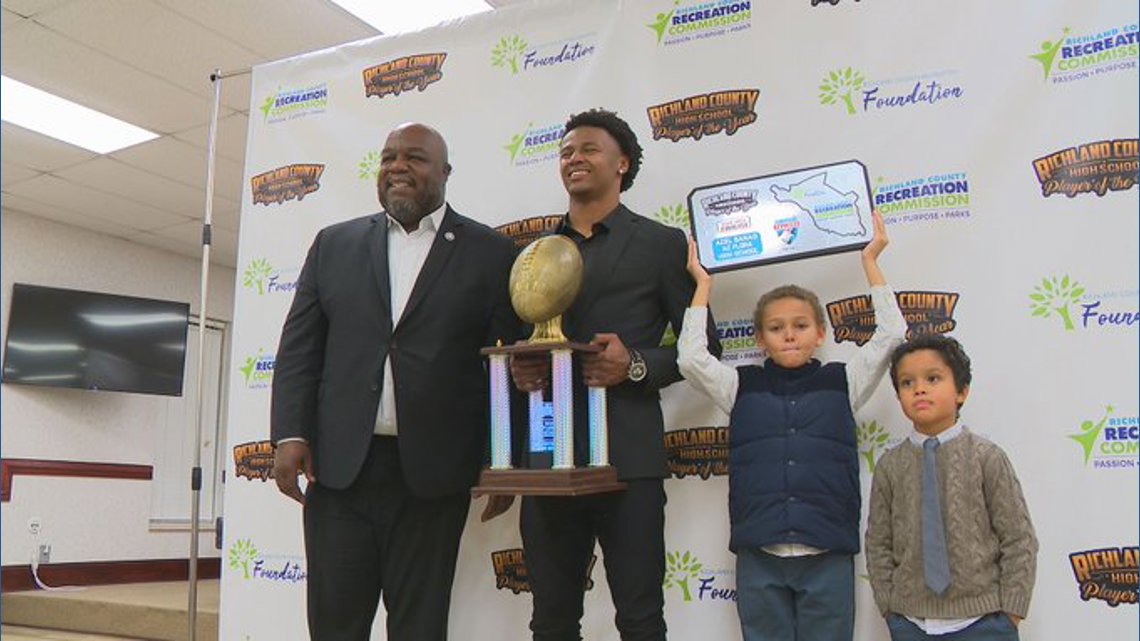 Azel Banag is named the Mr. Richland County Football Player of the Year | wltx.com