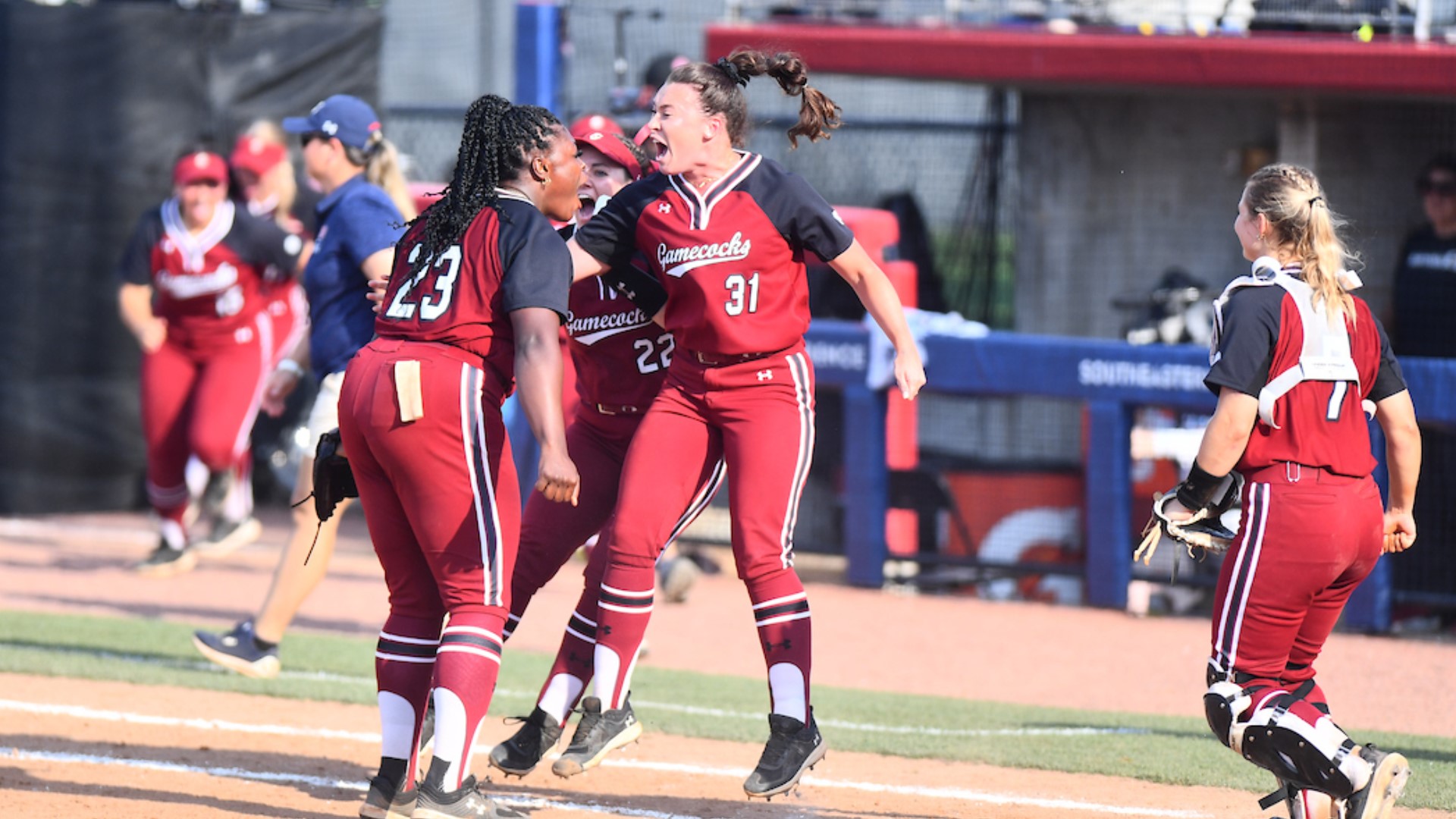 Another thriller in Fayetteville, Gamecock softball upsets Auburn to ...